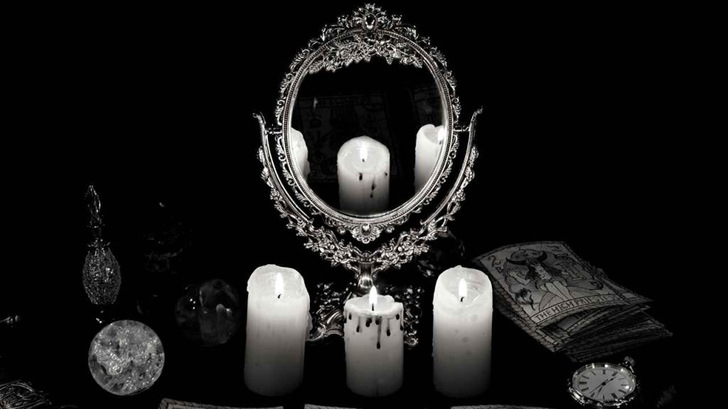 Scrying Mirror Guide- What Is It, And How Do You Use One ...